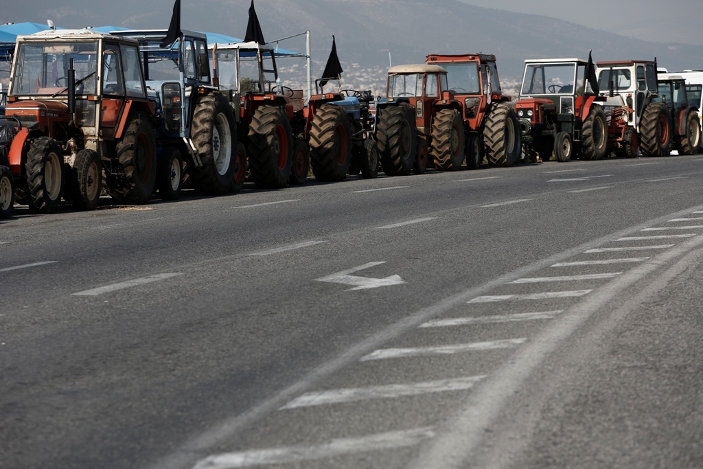 Τρακτέρ έξω από την Agrotica στη Θεσσαλονίκη το Σάββατο 22 Οκτωβρίου ...